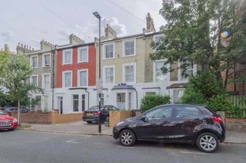 3 bed flat to rent in Regina Road, London N4, £3,000 pcm - Zoopla
