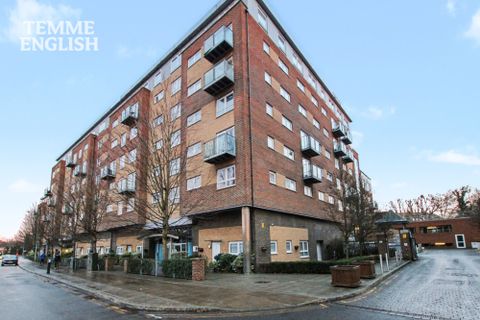 Cherrydown East, Basildon SS16, 2 bed flat for sale, £210,000 - Zoopla