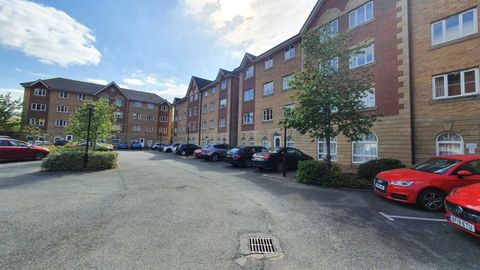 2 bed flat to rent in Labrador Quay, Salford Quays M50, £1,200 pcm - Zoopla