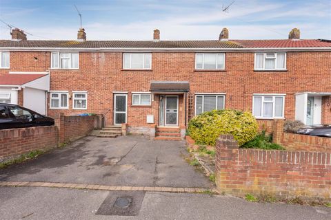 3 bed terraced house for sale in Duncroft, Windsor SL4, £415,000 - Zoopla
