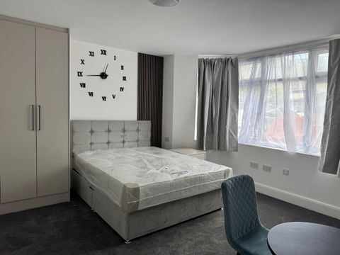 Pinner View, Harrow HA1, Room to rent, £1,200 pcm - Zoopla