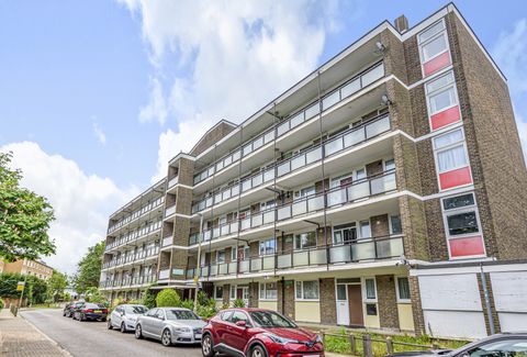 2 bed flat for sale in Swanton Gardens, London SW19, £350,000 - Zoopla
