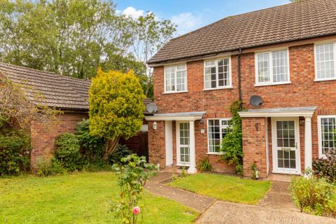 2 bed end terrace house for sale in Farm Close, East Grinstead RH19, £ ...
