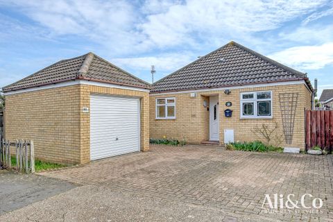 Hogg Lane, Grays RM17, 2 bed bungalow for sale, £395,000 - Zoopla