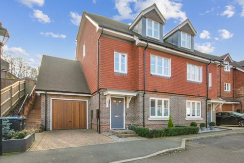 Clockfield, Turners Hill RH10, 3 bed semi-detached house for sale, £ ...