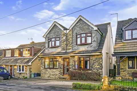 3 bed detached house for sale in Maple Terrace, Yeadon, Leeds LS19, £ ...