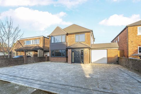 Staines, Surrey TW18, 3 bed detached house for sale, £800,000 - Zoopla