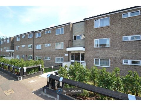 2 bed flat to rent in Avon Way, Colchester CO4, £1,050 pcm - Zoopla