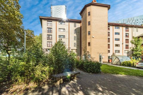 2 bed flat to rent in Loxford Court, Manchester, Greater Manchester M15 ...