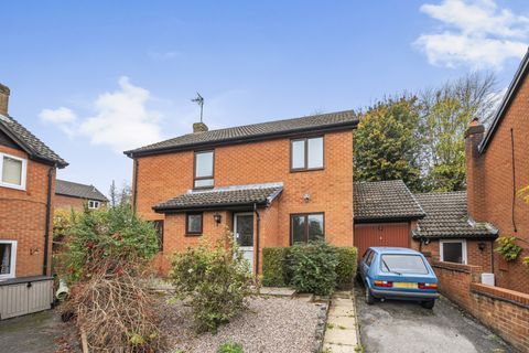 4 bed detached house for sale in Stable Close, Burghfield Common ...