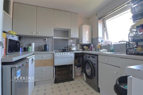 2 bed flat for sale in Makepeace Road, Northolt UB5, £280,000 - Zoopla