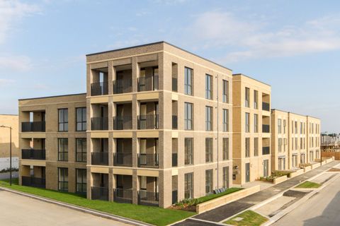 Osprey Drive, Trumpington, Cambridge CB2, 2 bed flat to rent, £1,750 ...