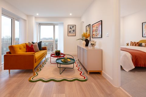 Silvertown Way, London E16, New home, 3 bed flat for sale, £592,500 ...