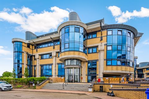 2 bed flat to rent in Akron House, New Horizons Court, Brentford TW8, £ ...