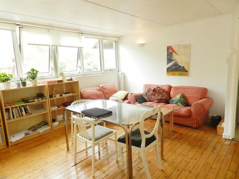 Arthur Court, Charlotte Despard Avenue, London SW11, 3 bed flat to rent ...