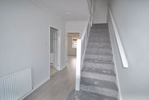 Room to rent in Ace Parade, Hook Road, Chessington KT9, £1,050 pcm - Zoopla