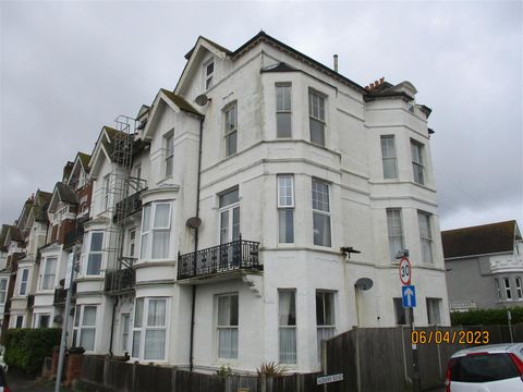 3 bed flat to rent in Chandos Court, Marina, Bexhill-On-Sea TN40, £950 ...