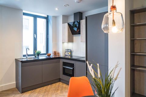 Cross Street, Manchester M3, 2 bed flat to rent, £1,687 pcm - Zoopla