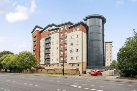 2 bed flat for sale in Aspects Court, Slough SL1, £270,000 - Zoopla
