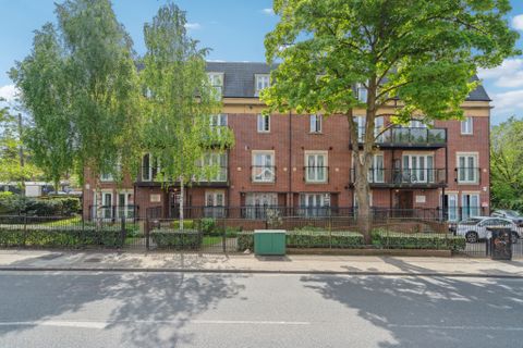 Gray Court, Marsh Road, Pinner HA5, 1 bed flat for sale, £375,000 - Zoopla