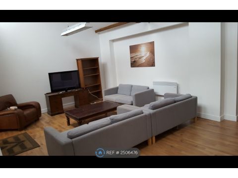 3 bed flat to rent in Otley Rd, Bradford BD3, £690 pcm - Zoopla