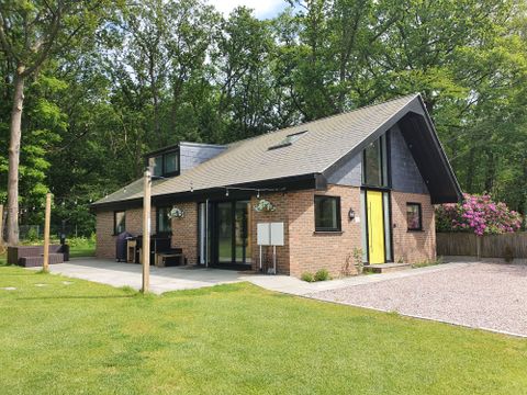 3 bed chalet to rent in Radfall Ride, Chestfield CT5, £2,000 pcm - Zoopla