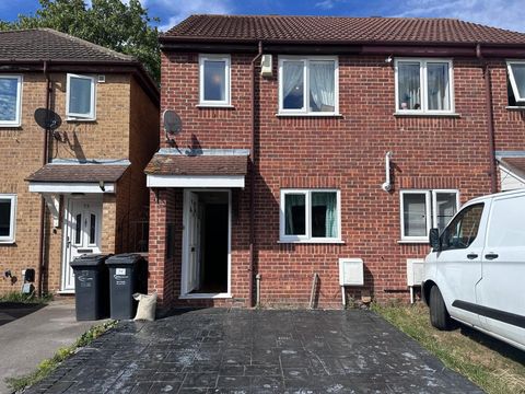 Holden Close, Dagenham RM8, 2 bed terraced house to rent, £1,800 pcm - Zoopla