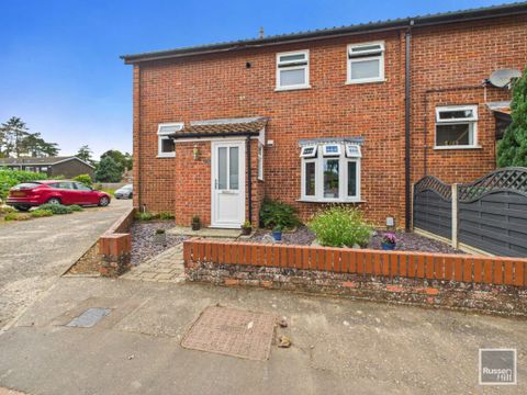 Falkland Close, Hellesdon NR6, 3 bed semi-detached house for sale, £ ...