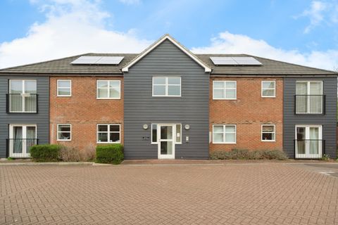 2 bed flat for sale in Dudley Close, Grays RM16, £280,000 - Zoopla