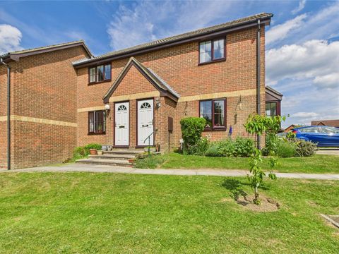 Oak Tree Way, Horsham RH13, 2 bed maisonette for sale, £200,000 - Zoopla