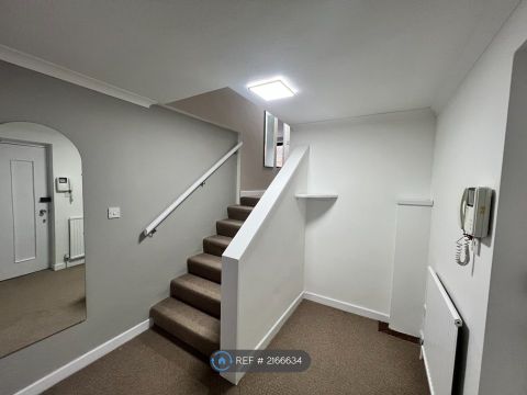 3 bed flat to rent in Riverside Court, Caversham, Reading RG4, £2,100 ...