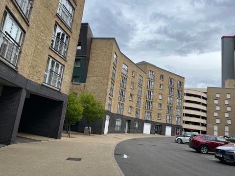 3 bed flat to rent in Franklin Building, 10 Westferry Road, London E14 ...