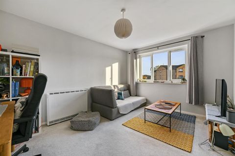 Mullards Close, Mitcham CR4, 1 bed flat to rent, £1,275 pcm - Zoopla