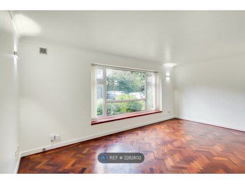 2 bed flat to rent in Hatton Court, Chislehurst BR7, £1,650 pcm - Zoopla