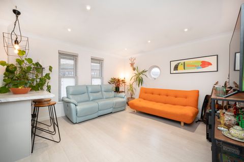 Leabank Square, London E9, 2 bed flat for sale, £420,000 - Zoopla