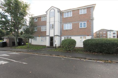 1 bed flat for sale in Keats Close, Scotland Green Road, London EN3, £ ...