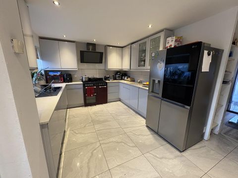 Telscombe Way, Luton LU2, 3 bed terraced house for sale, £335,000 - Zoopla