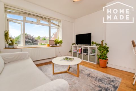 Teignmouth Close SW4, 3 bed flat to rent, £3,200 pcm - Zoopla