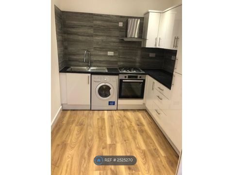 Longsight, Manchester M13, 2 bed flat to rent, £995 pcm - Zoopla
