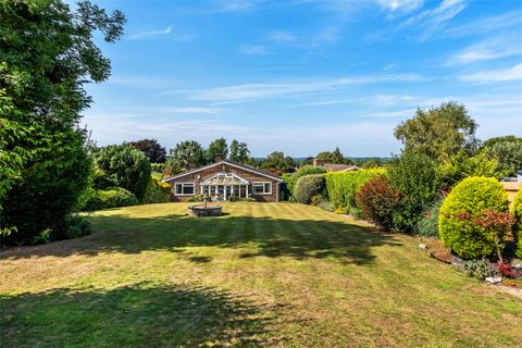 Badingham Drive, Fetcham, Leatherhead, Surrey KT22, 3 bed bungalow for ...