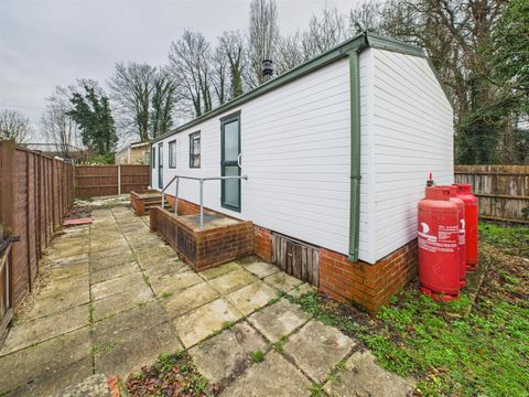 Scours Lane, Tilehurst, Reading RG30, 2 bed mobile/park home for sale ...