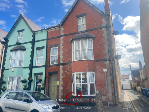 Kinmel Street, Rhyl, Denbishire LL18, 2 bed flat for sale, £70,000 - Zoopla