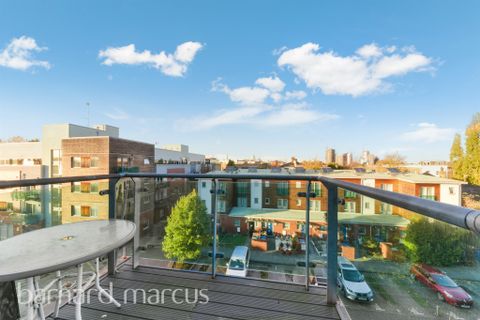 2 bed flat for sale in Evan Cook Close, London SE15, £425,000 - Zoopla