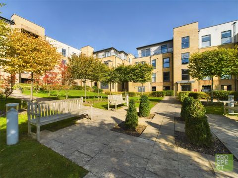 1 bed flat for sale in Broad Lane, Bracknell, Berkshire RG12, £250,000 ...