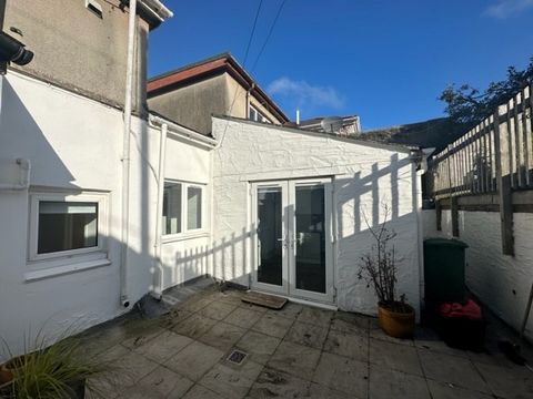 1 bed flat to rent in Penpol Terrace, Hayle TR27, £800 pcm - Zoopla