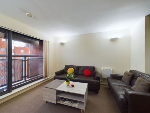 2 bed flat to rent in Moss Street, City Centre, Liverpool L6, £1,000 ...