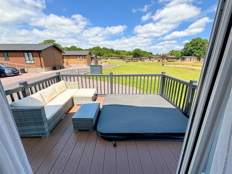 Eaton, Congleton CW12, 2 bed lodge for sale, £80,000 - Zoopla