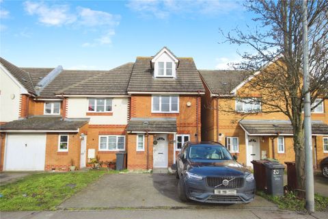 3 bed terraced house to rent in Mallards Road, Barking IG11, £2,350 pcm - Zoopla