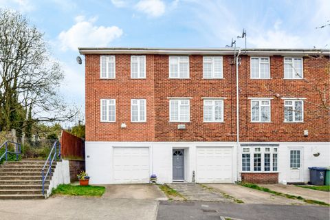 Station Approach, Chelsfield BR6, 3 bed town house for sale, £475,000 ...