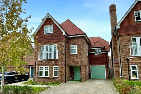 Pyestock Way, Fleet GU51, 5 bed detached house for sale, £1,000,000 ...